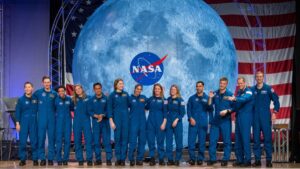 What Is The Height Requirement For Astronauts? - Explaining Space